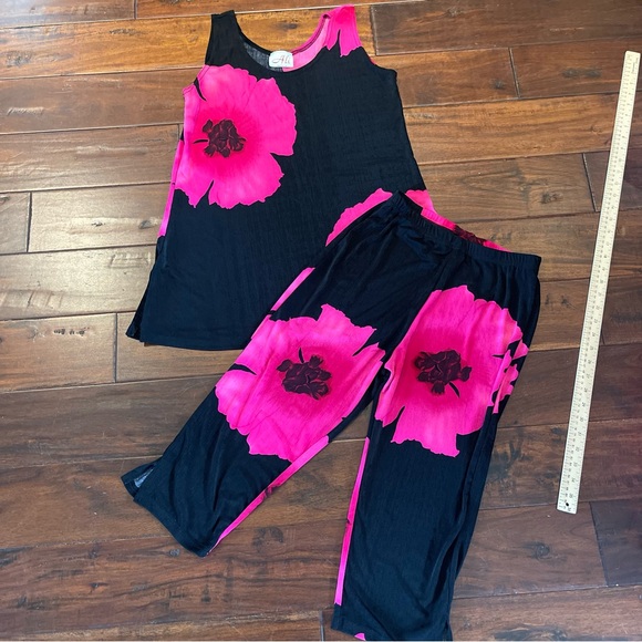 ALI & JAY | Pants & Jumpsuits | Ali Hawaiian Poppy Capri Set S | Poshmark
